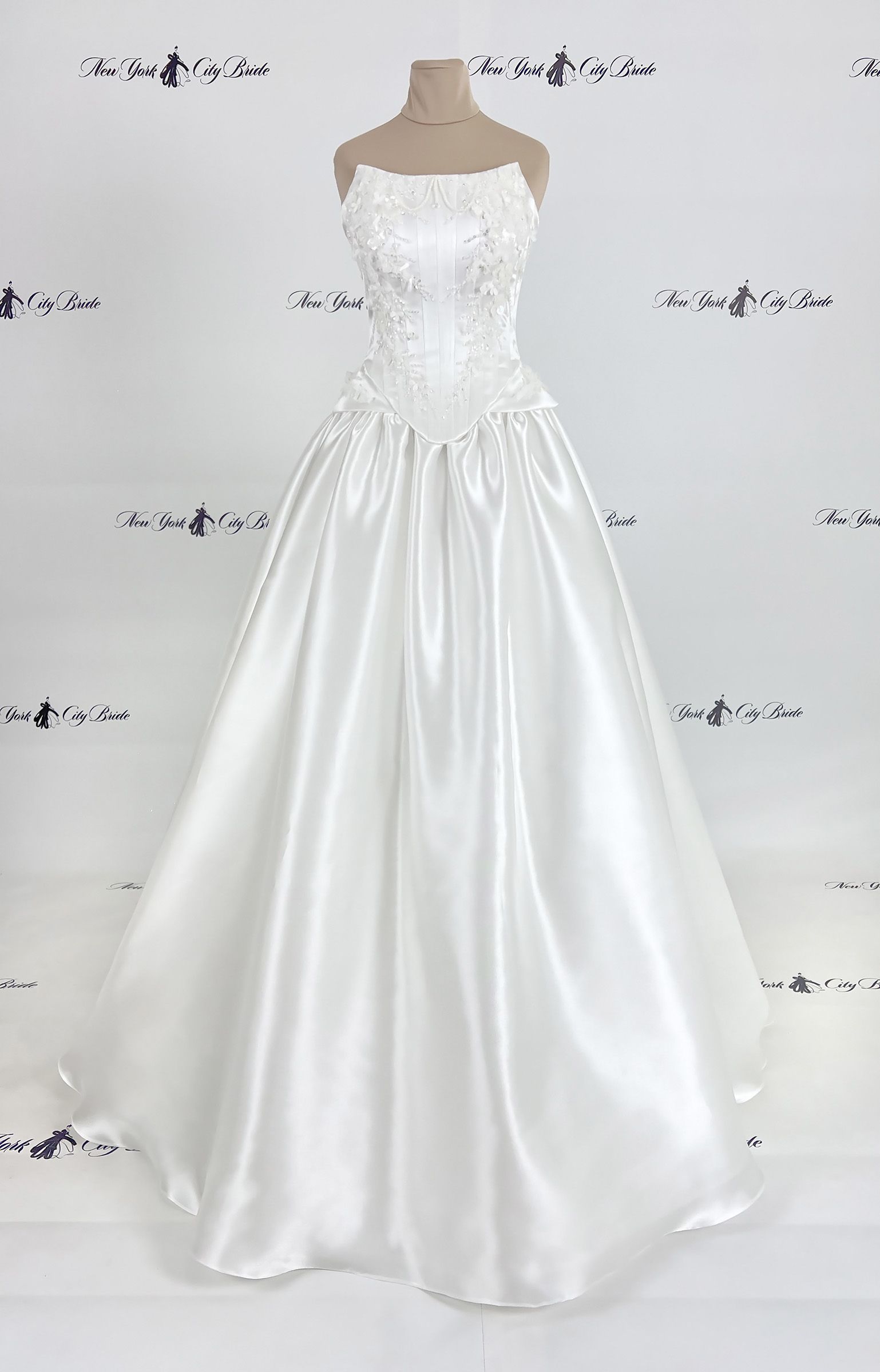Sample Wedding set NY-001 - size 4 in stock Product for Sale at NY City ...